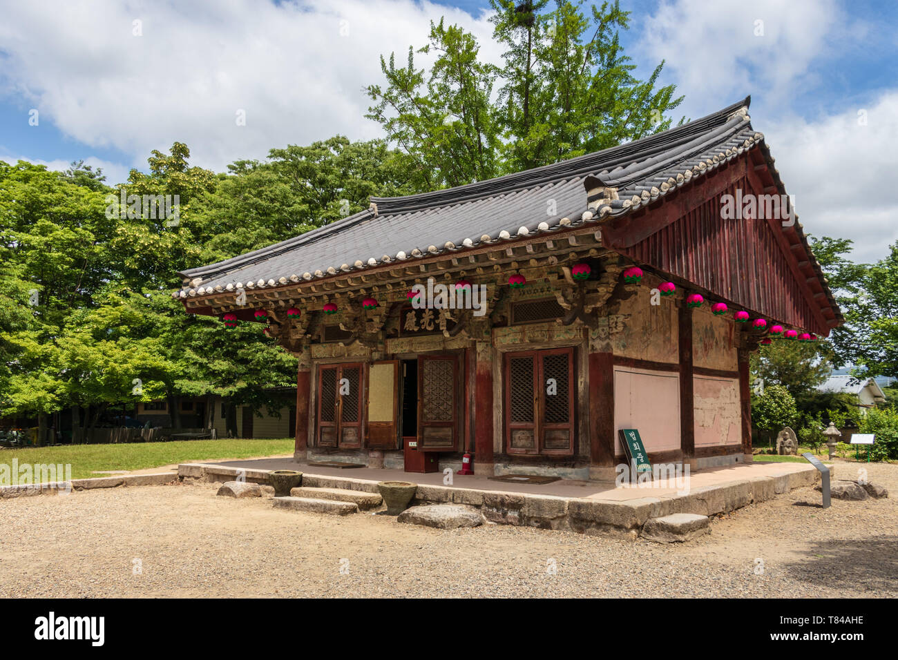 Detail view on korean buddhistic Shrine in the Bunhwangsa Temple on a ...