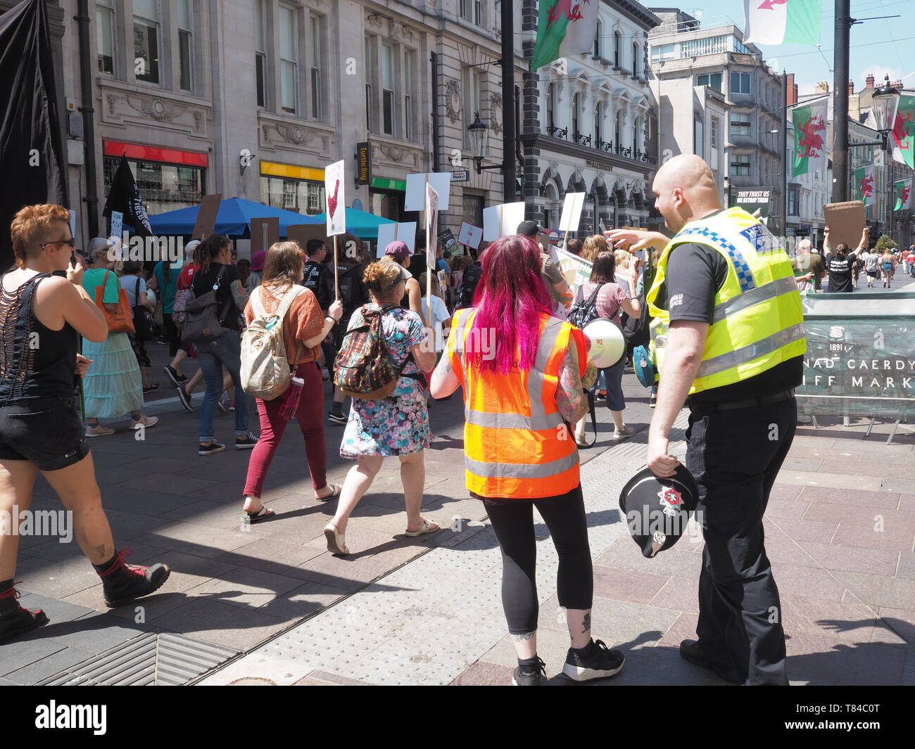 Crowd people angry shouting hi-res stock photography and images - Alamy