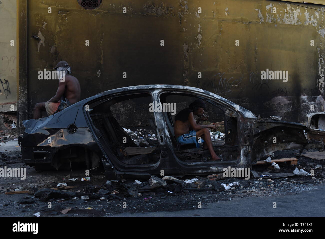 Rio De Janeiro, Brazil. 25th Apr, 2019. Crack addicts smoke in the ...