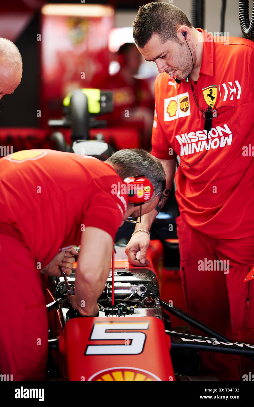 Ferrari f1 team mechanics hi-res stock photography and images - Alamy