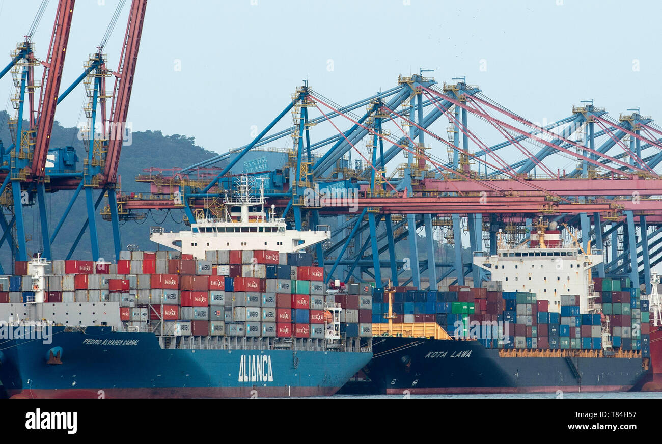 Santos, Brazil. 10th May, 2019. Handling of vessels at the Port of ...
