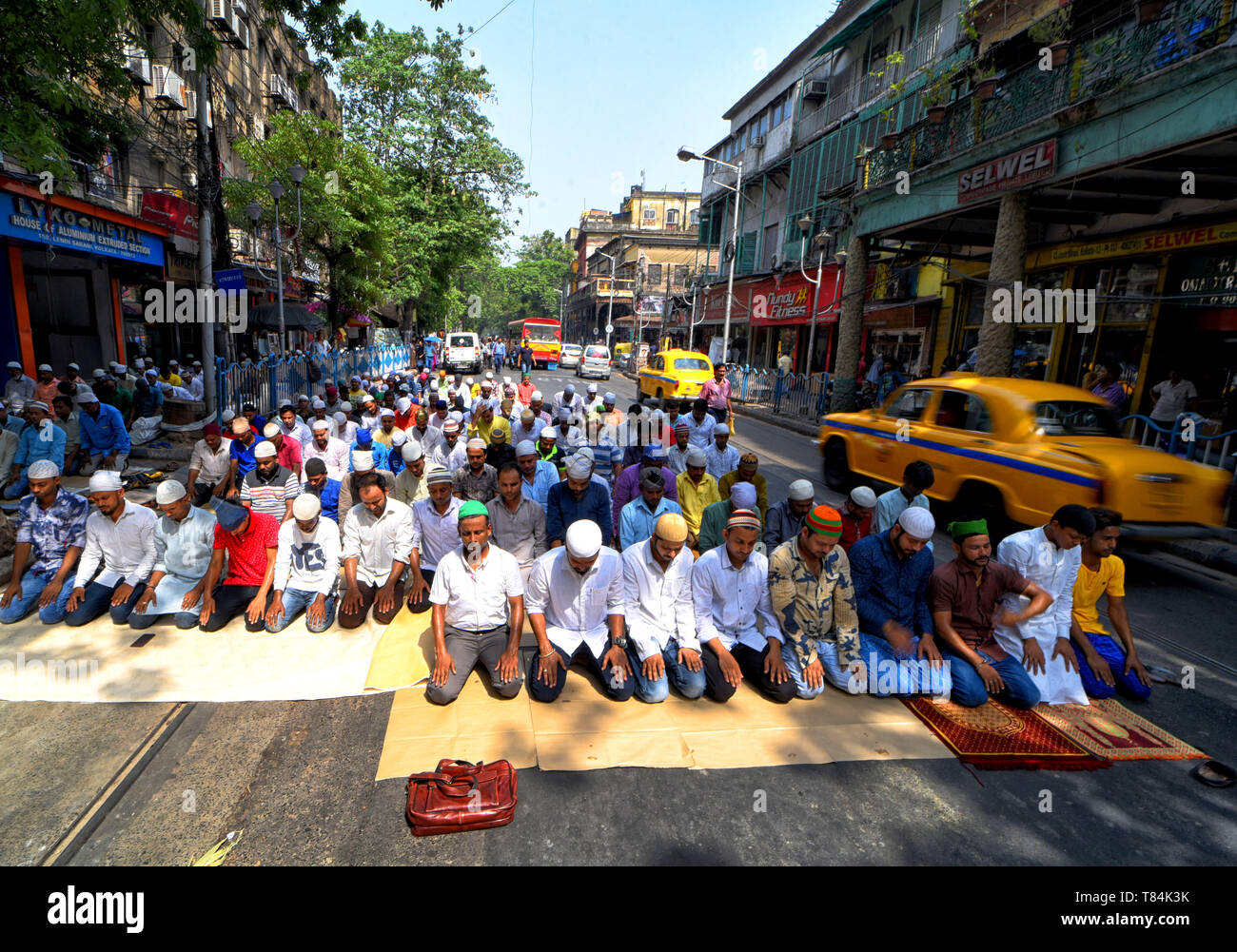 Muslim devotees seen praying on the busy road of Kolkata during the ...