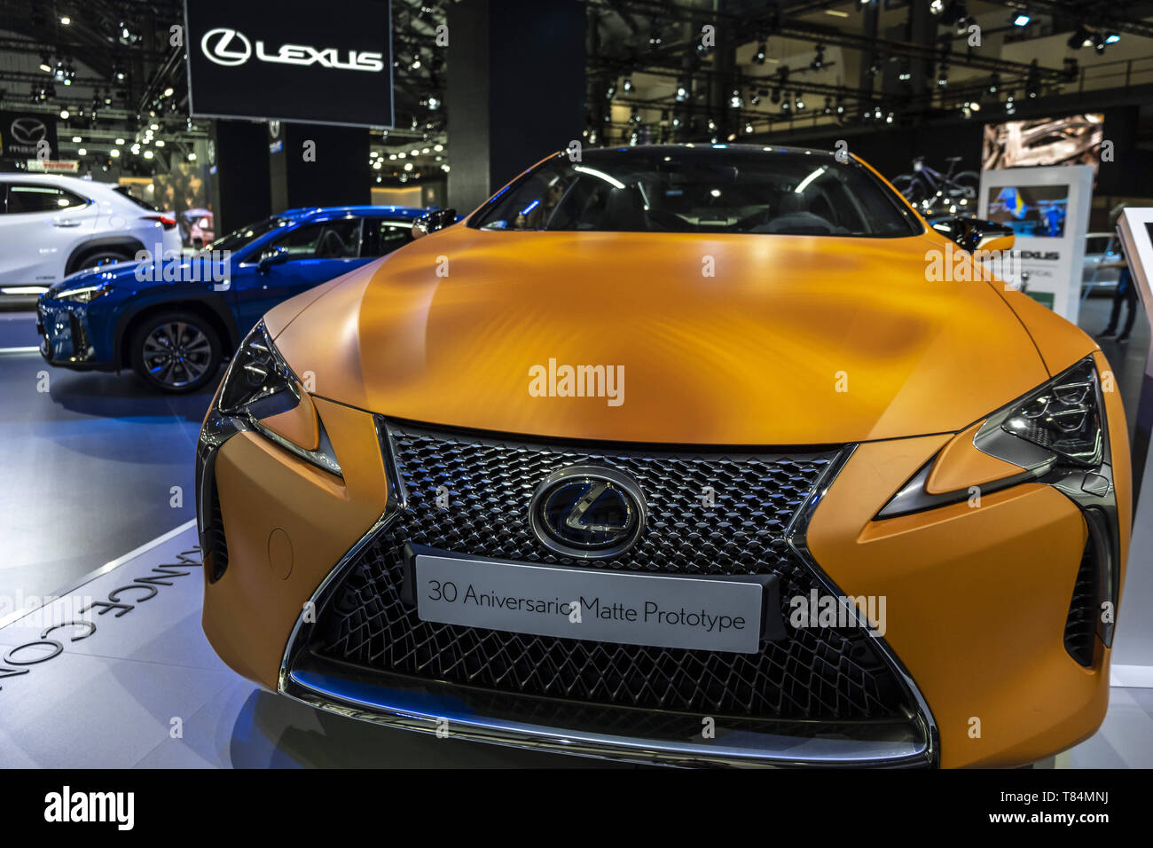 Logo lexus car brand hi-res stock photography and images - Alamy