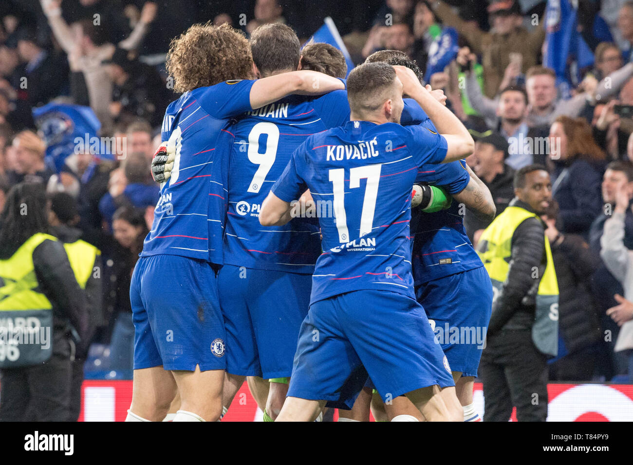 London, Grossbritannien. 11th May, 2019. The London players cheer after ...