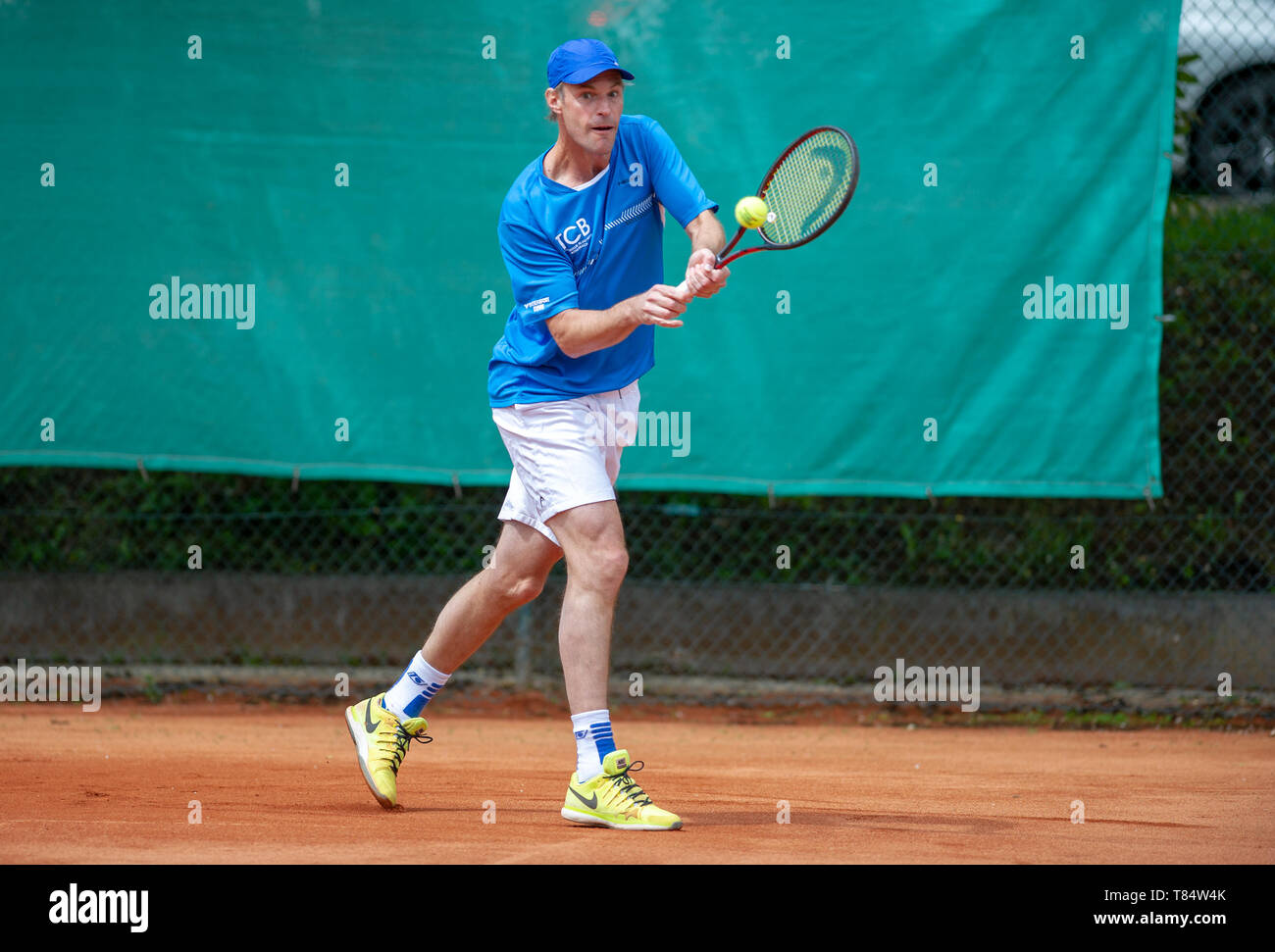 Ue40 hi-res stock photography and images - Alamy