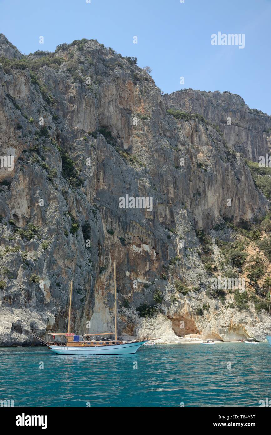 Sailing yacht moored by the Pools of Venus (Piscine di Venere) below ...