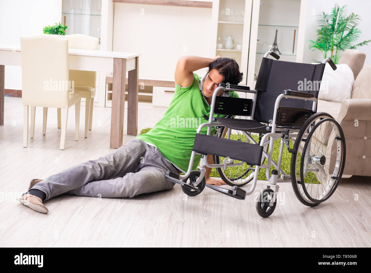 Fall falling wheelchair disabled hi-res stock photography and images ...