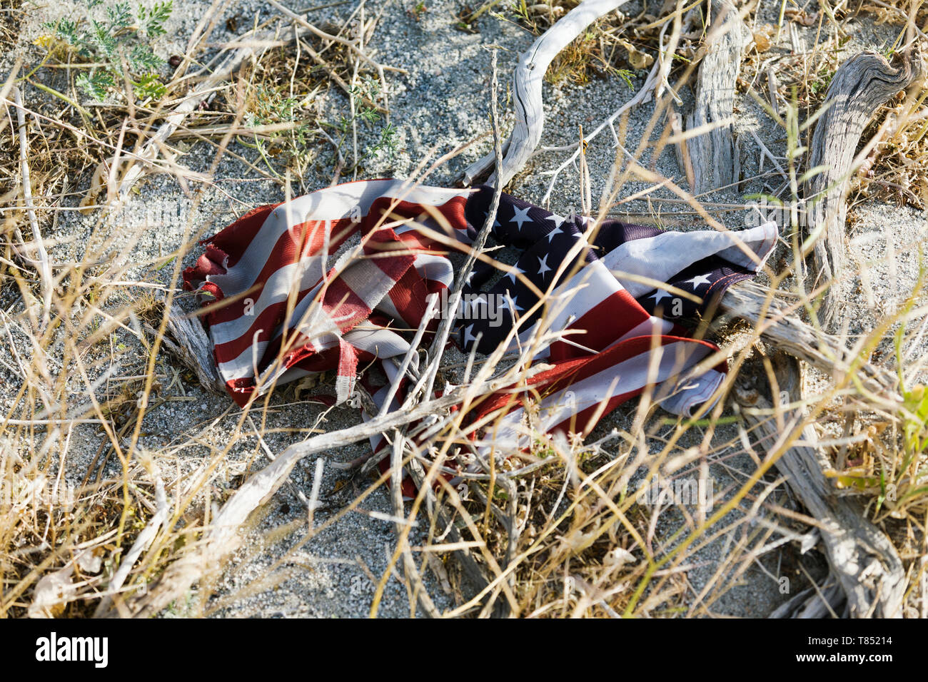 Crumpled american flag hi-res stock photography and images - Alamy