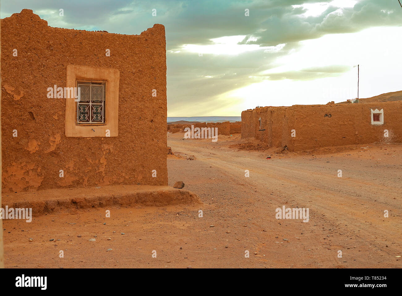 Desert village sahara hi-res stock photography and images - Alamy