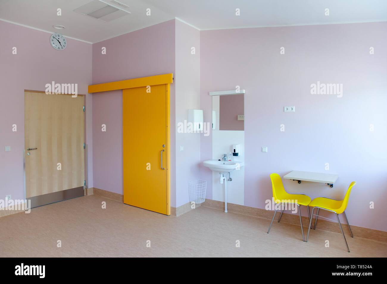 Washing Station in a Hospital Room Stock Photo - Alamy