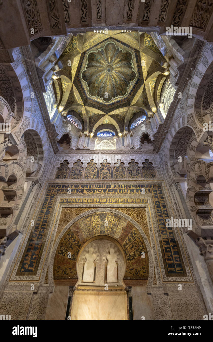 Mihrab dome hi-res stock photography and images - Alamy
