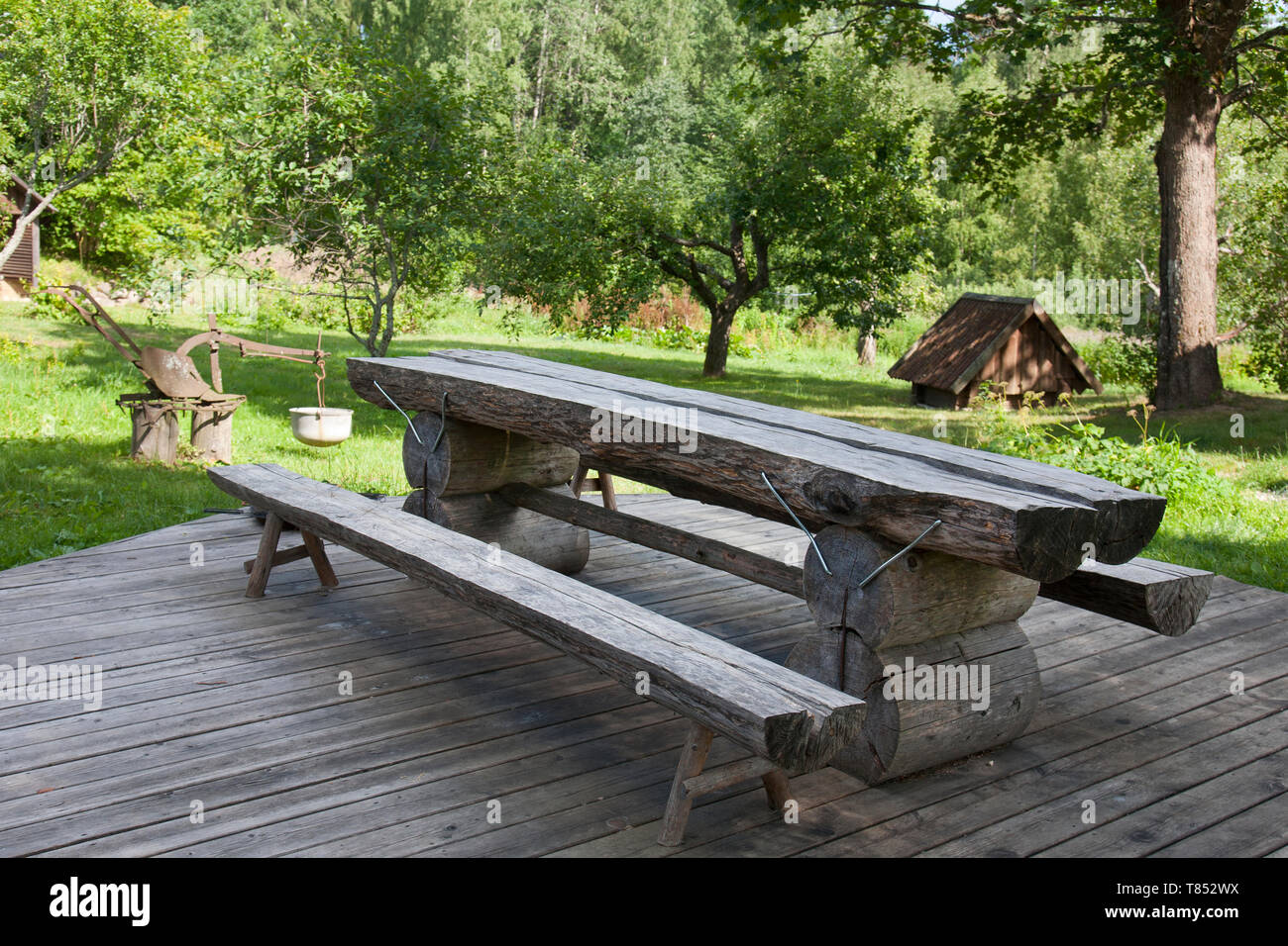 Rustic wooden picnic table exterior hi-res stock photography and images ...