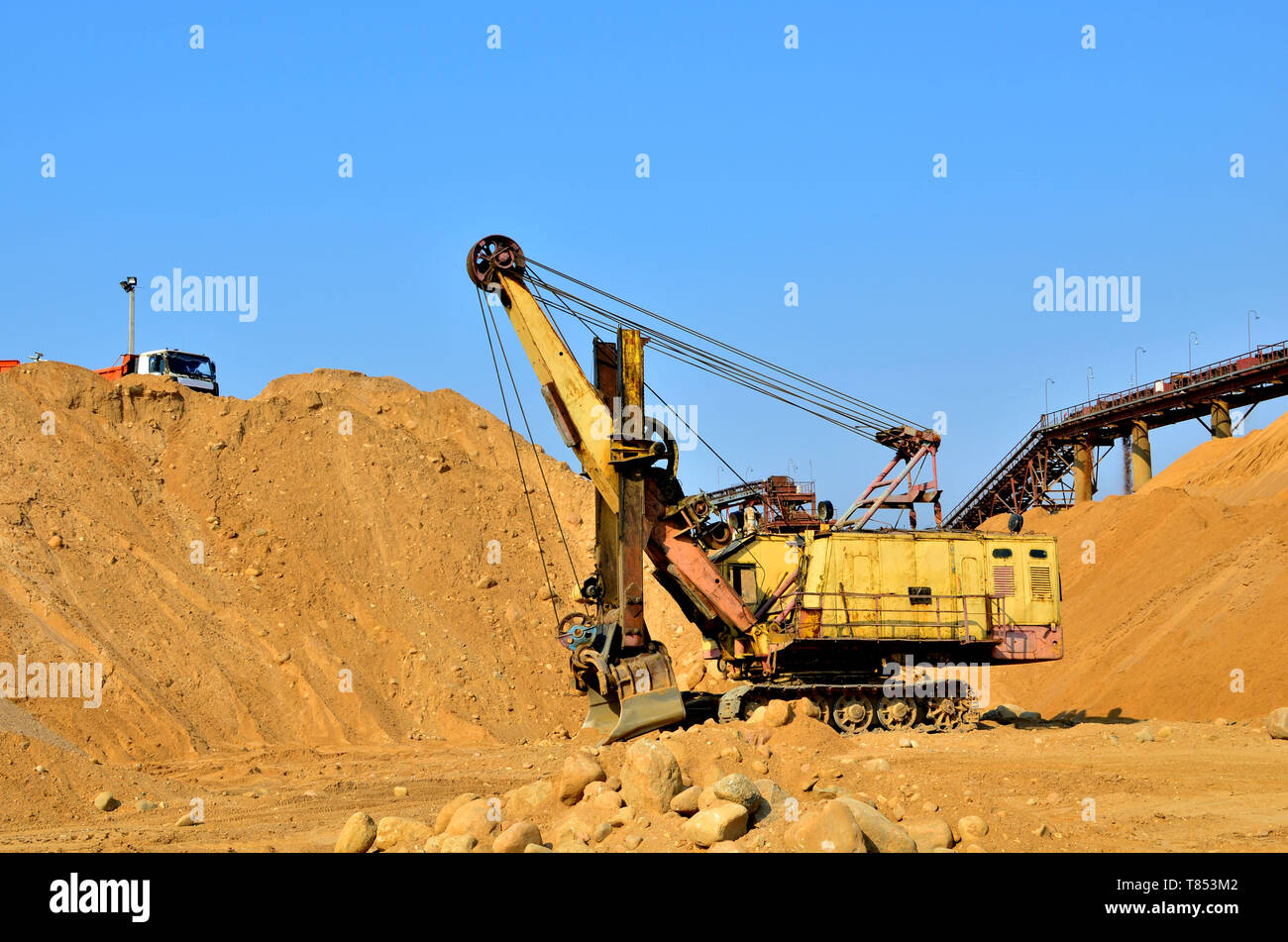 Quartz extraction hi-res stock photography and images - Alamy