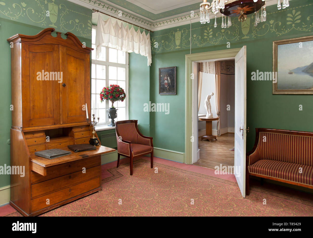 Fold out desk hi-res stock photography and images - Alamy