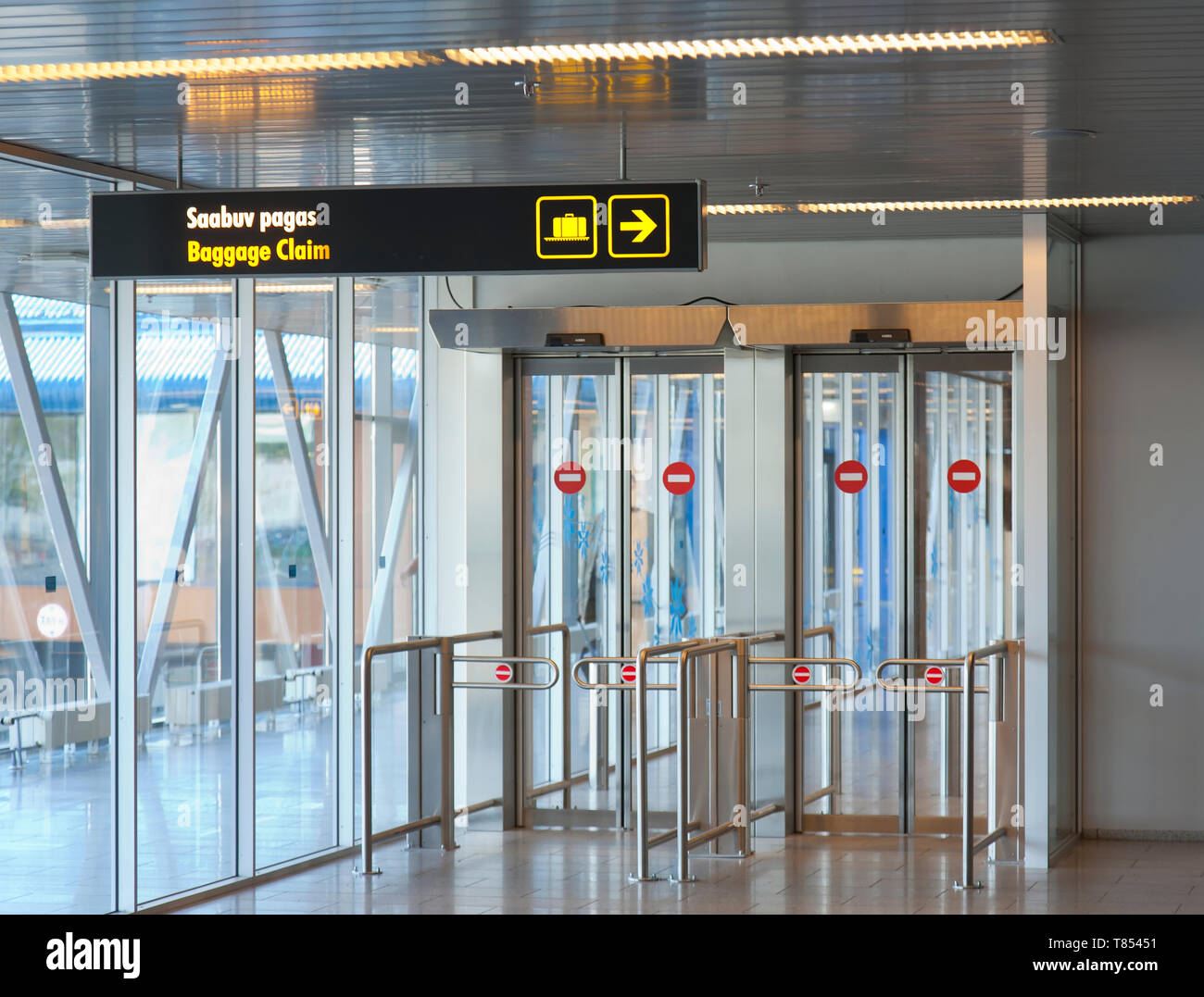Baggage only sign hi-res stock photography and images - Alamy