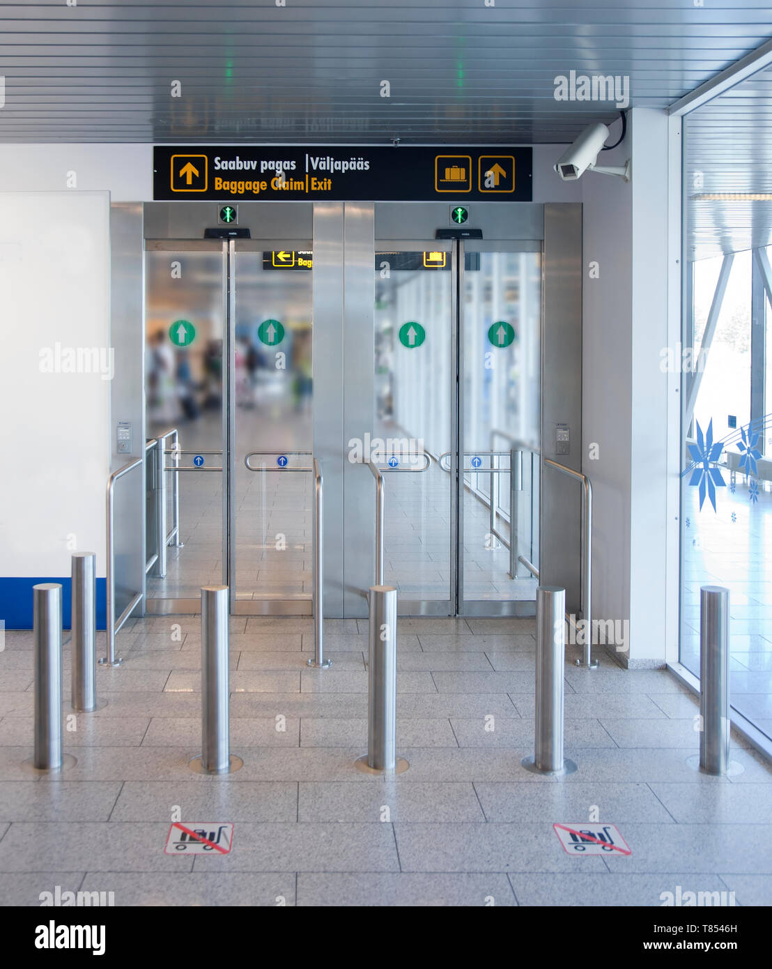 Exit to a Baggage Claim Stock Photo - Alamy