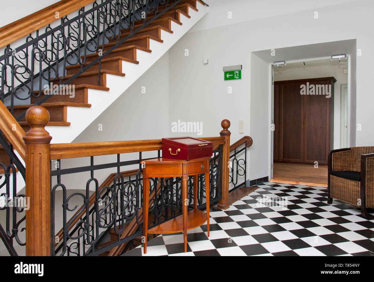 Checkerboard corridor hi-res stock photography and images - Alamy