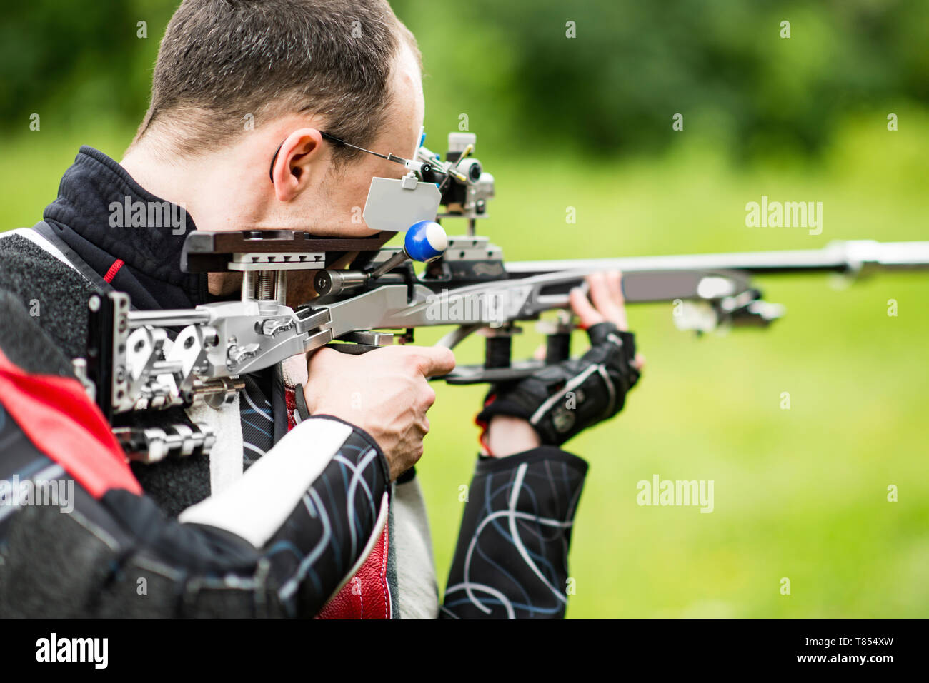 Free rifle hi-res stock photography and images - Alamy