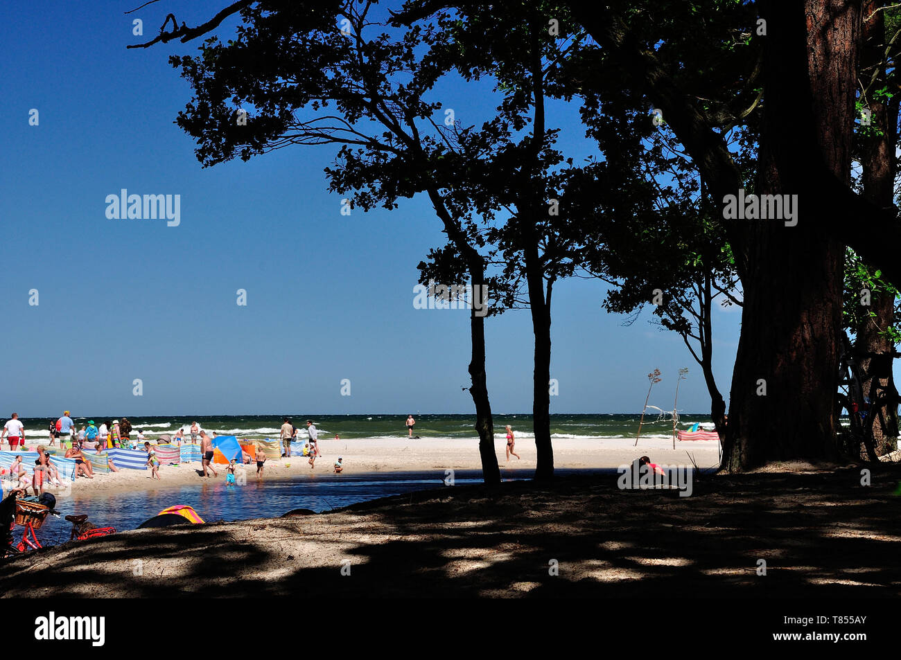 Very crowdy hi-res stock photography and images - Alamy