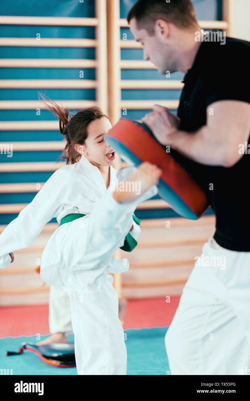 Taekwondo instructor working with girl Stock Photo - Alamy