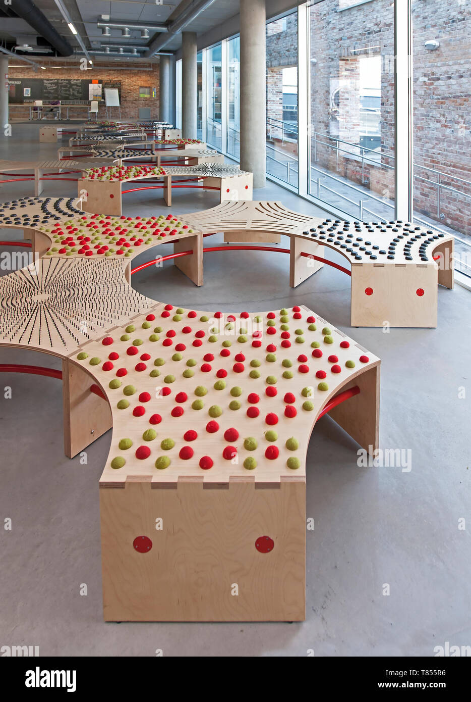 Science benches hi-res stock photography and images - Alamy