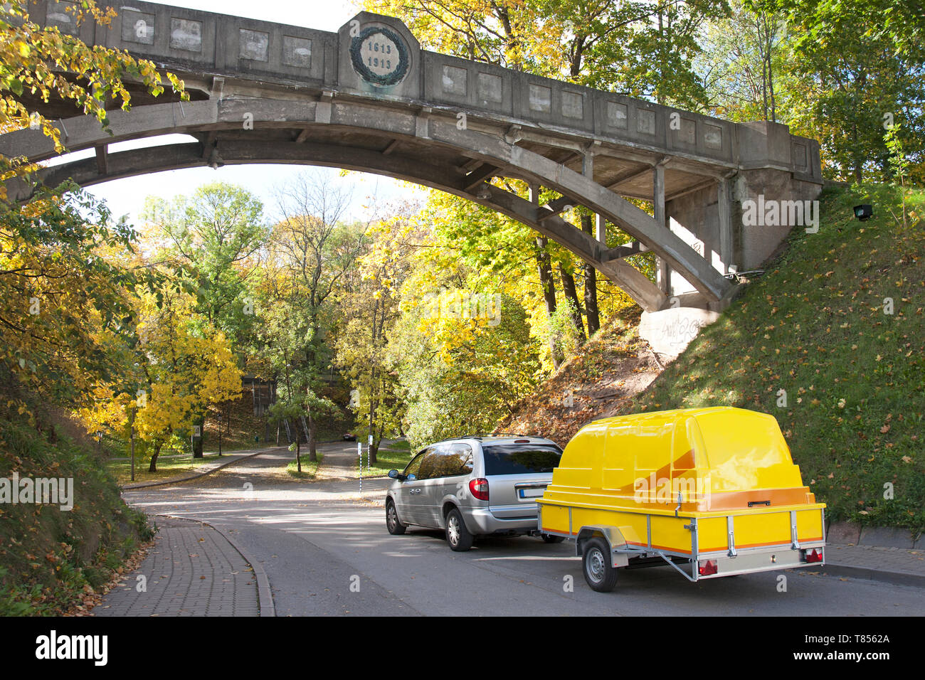 Van Towing a Trailer Stock Photo - Alamy