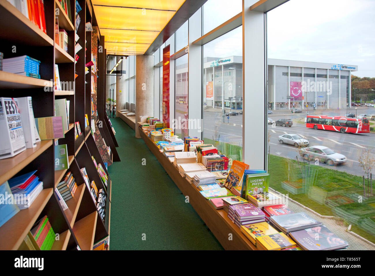 Bookcase windows hi-res stock photography and images - Alamy