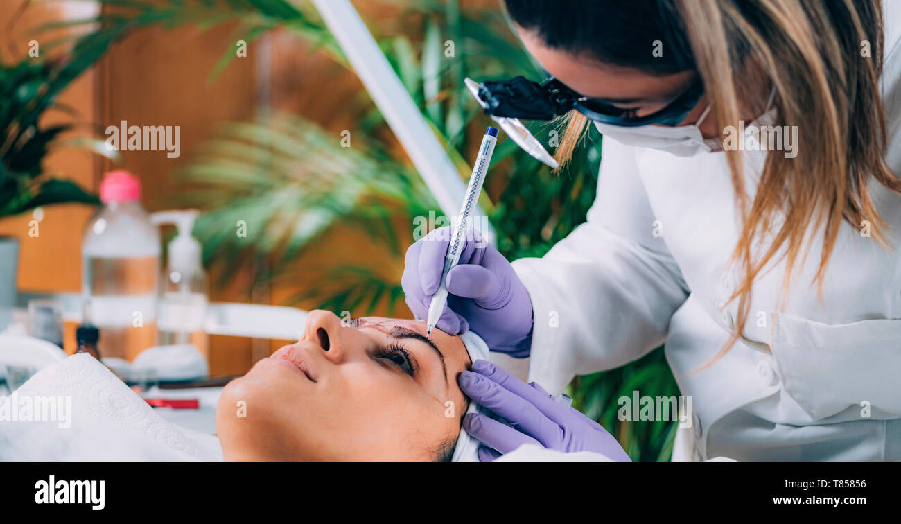 Drawing eyebrow hi-res stock photography and images - Alamy