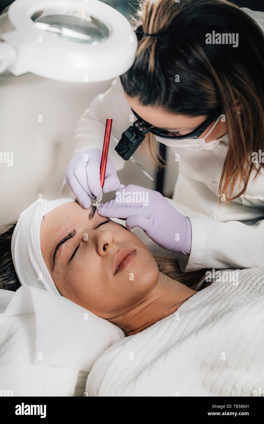 Microblading hi-res stock photography and images - Alamy