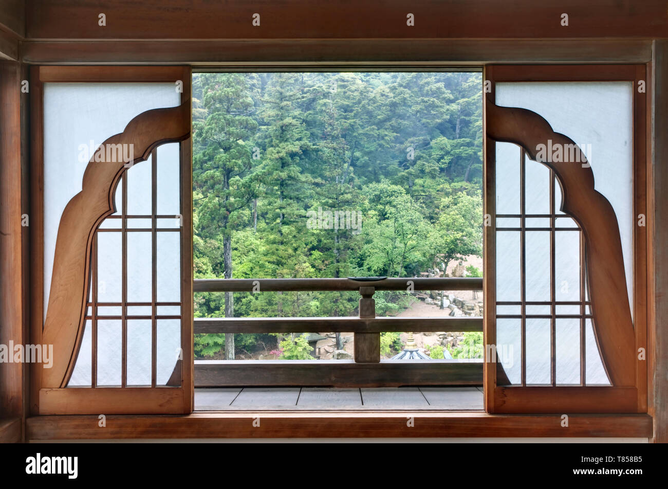 Japanese Temple Patio Doors Stock Photo - Alamy