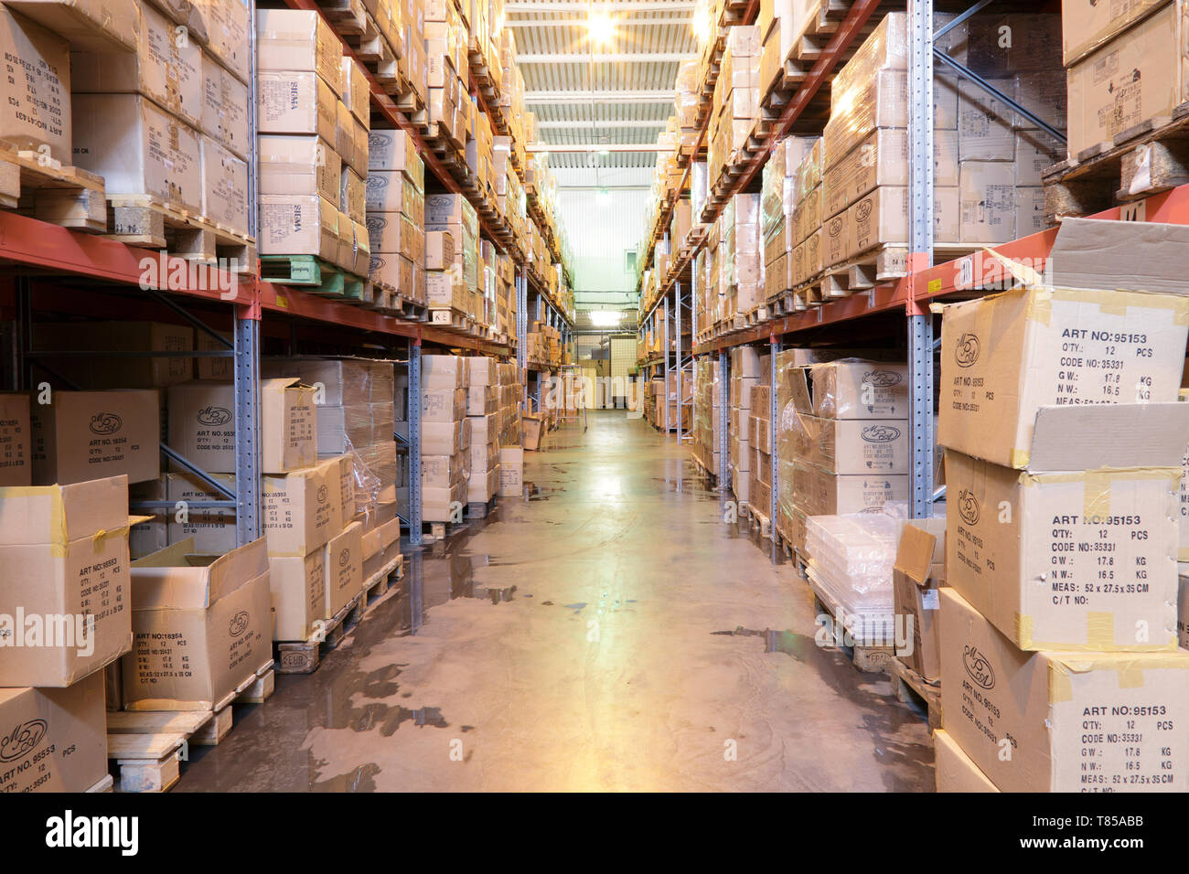 Tidy warehouse hi-res stock photography and images - Alamy
