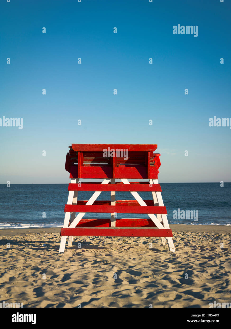 Empty Lifeguard Tower Stock Photo - Alamy