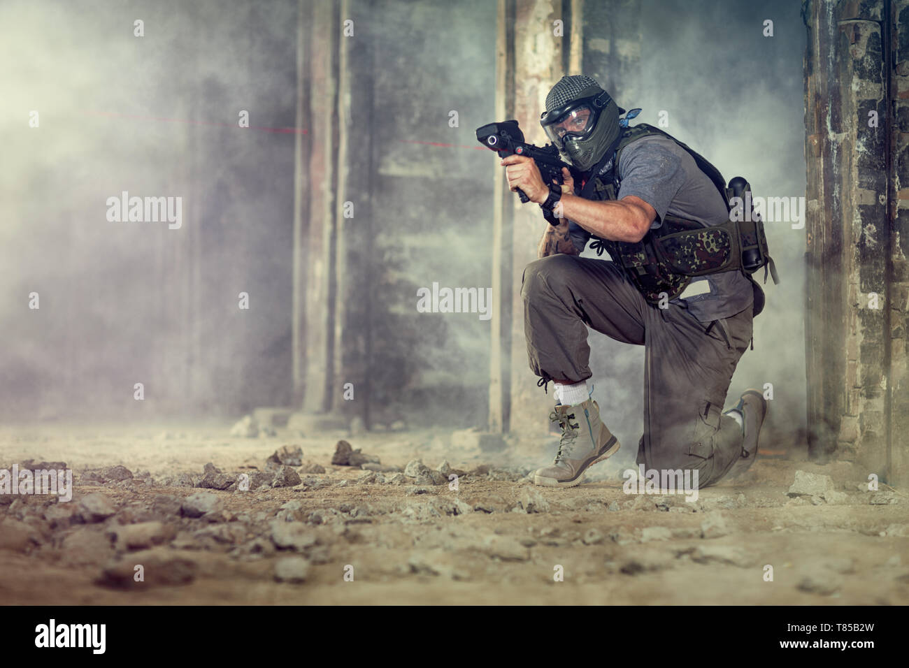 paintball player shooting Stock Photo - Alamy