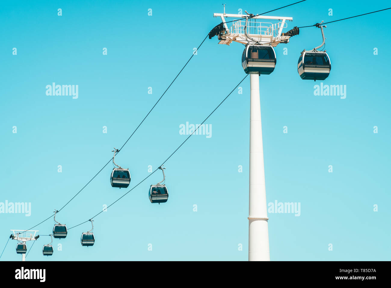 Aerial cable car cars cableway tramway hi-res stock photography and ...