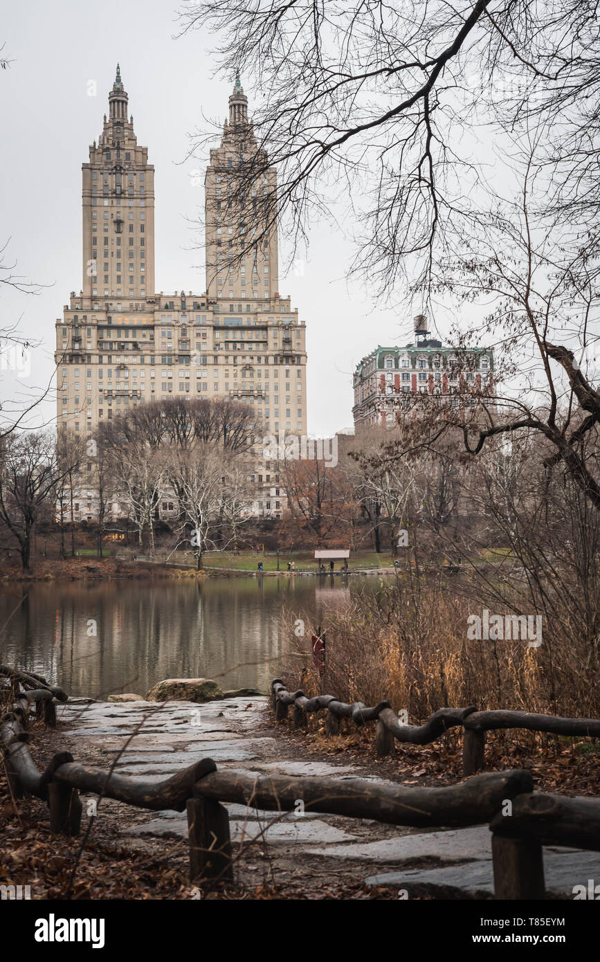 Central park new york city rain hi-res stock photography and images - Alamy
