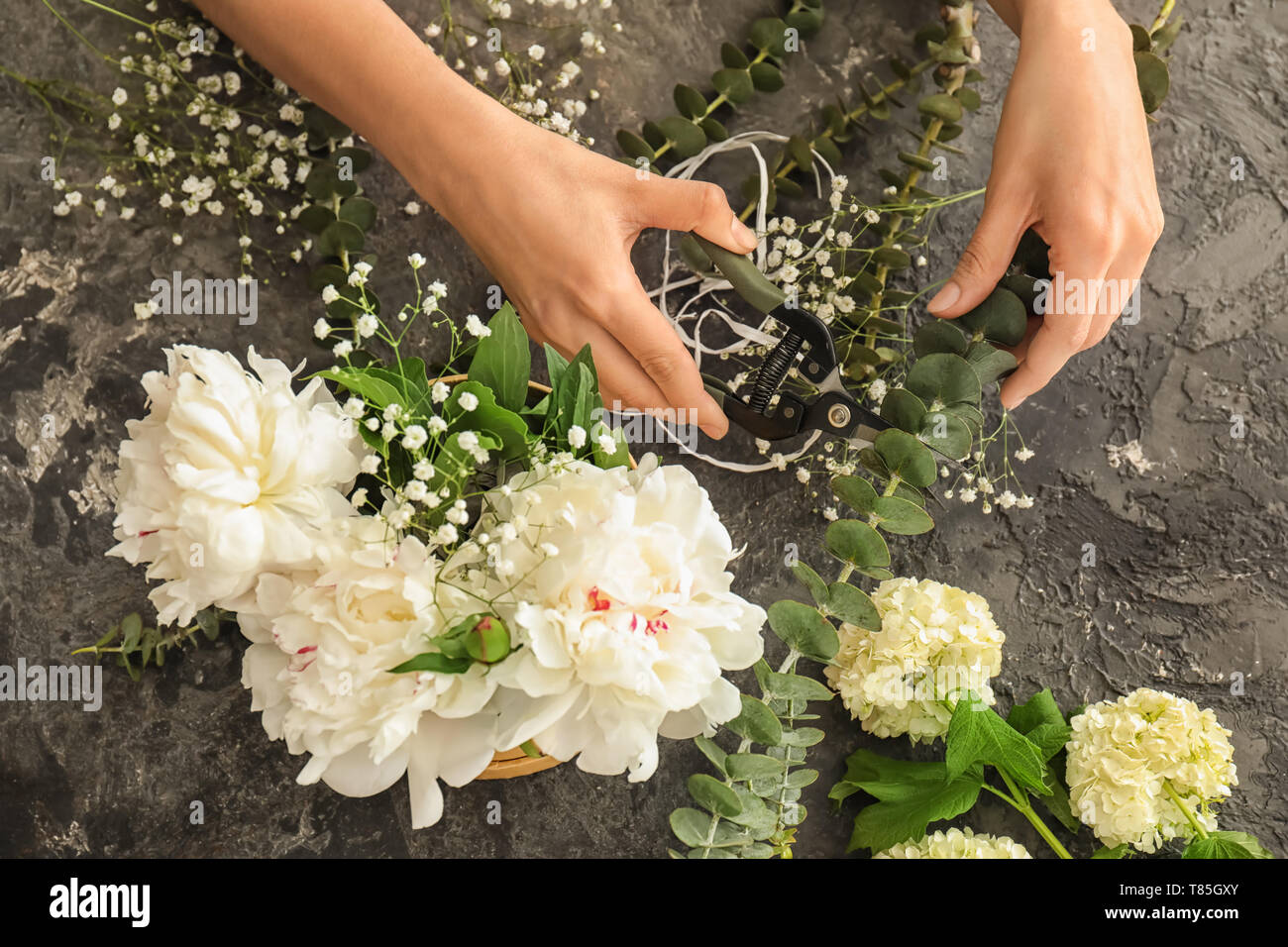 Female florist preparing box hi-res stock photography and images - Alamy