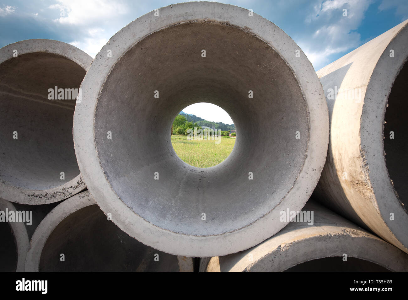 Concrete water pipe hi-res stock photography and images - Alamy