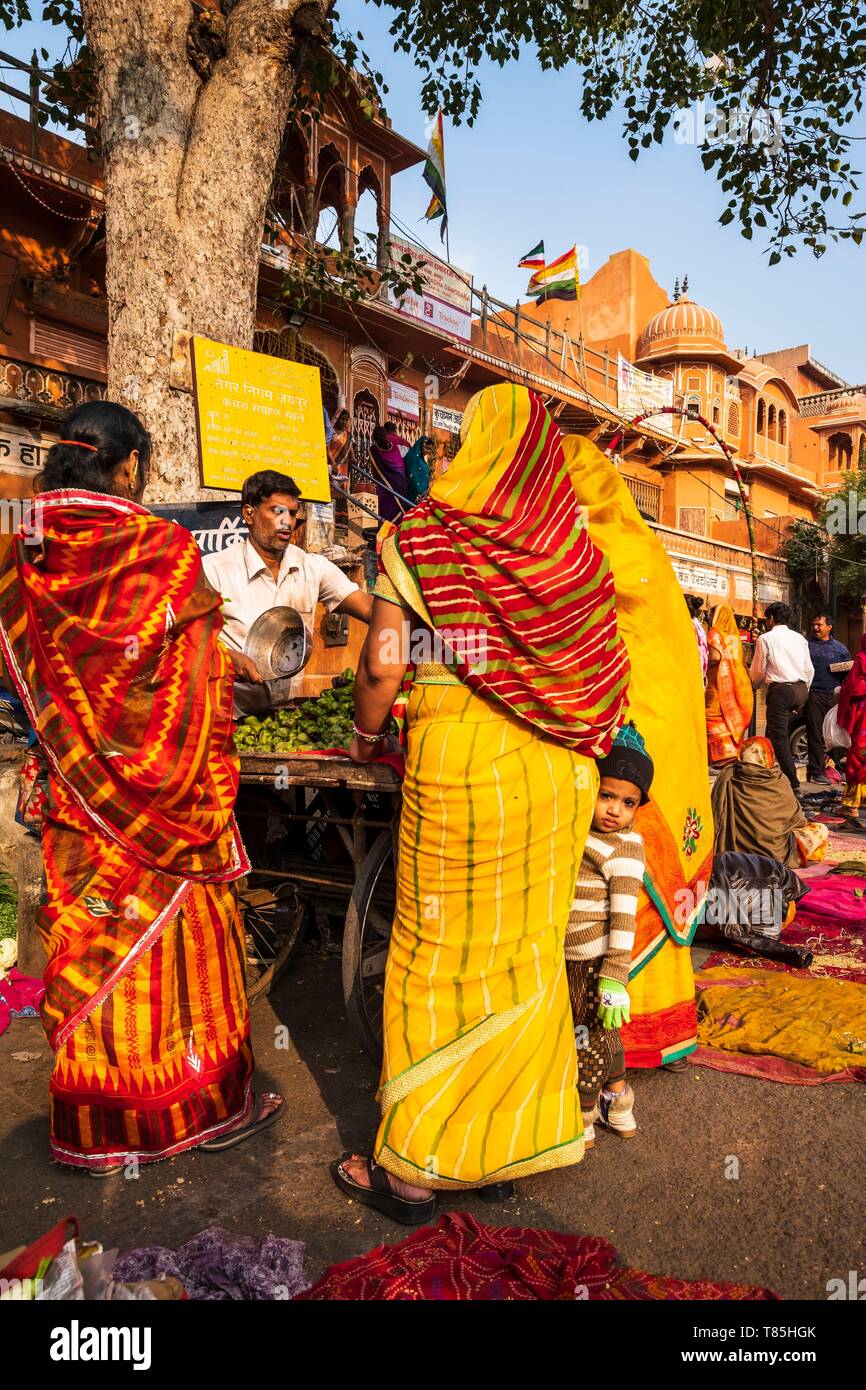 India, Rajasthan, Jaipur, Tripolia Bazar, at the foot of Shri ...
