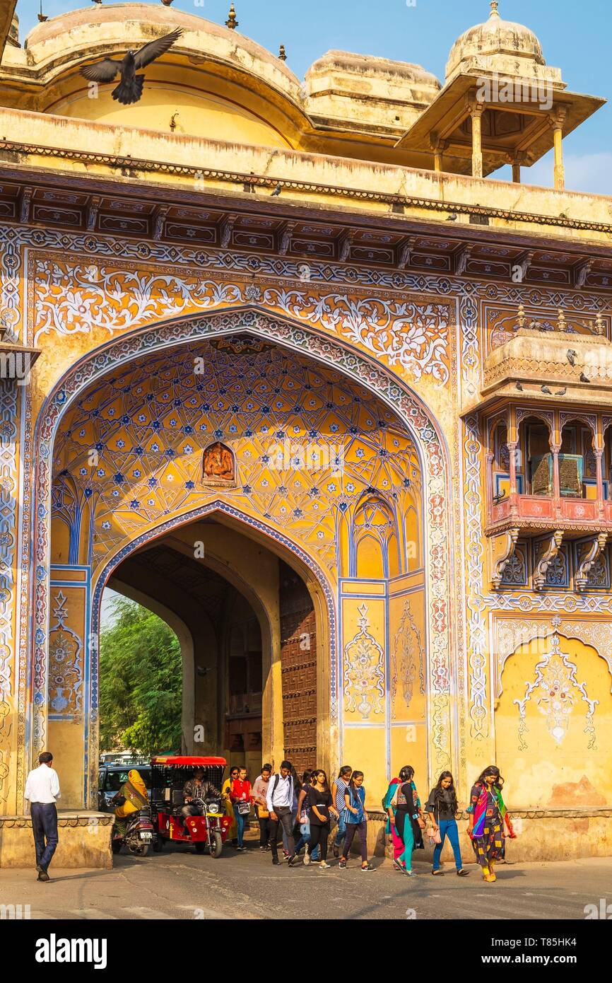 Large palace gate hi-res stock photography and images - Alamy