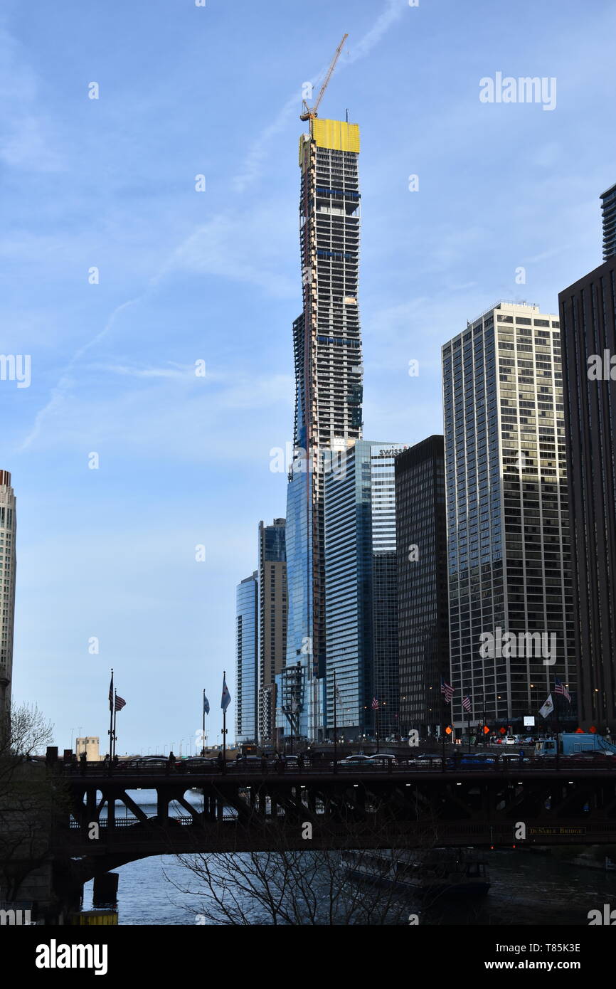 Vista Tower, the third tallest tower in Chicago, under construction ...