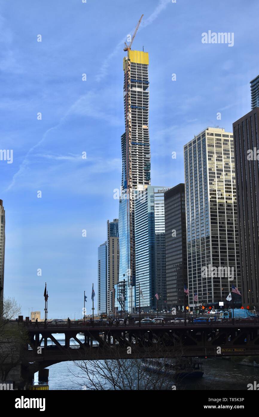 Vista Tower, the third tallest tower in Chicago, under construction ...