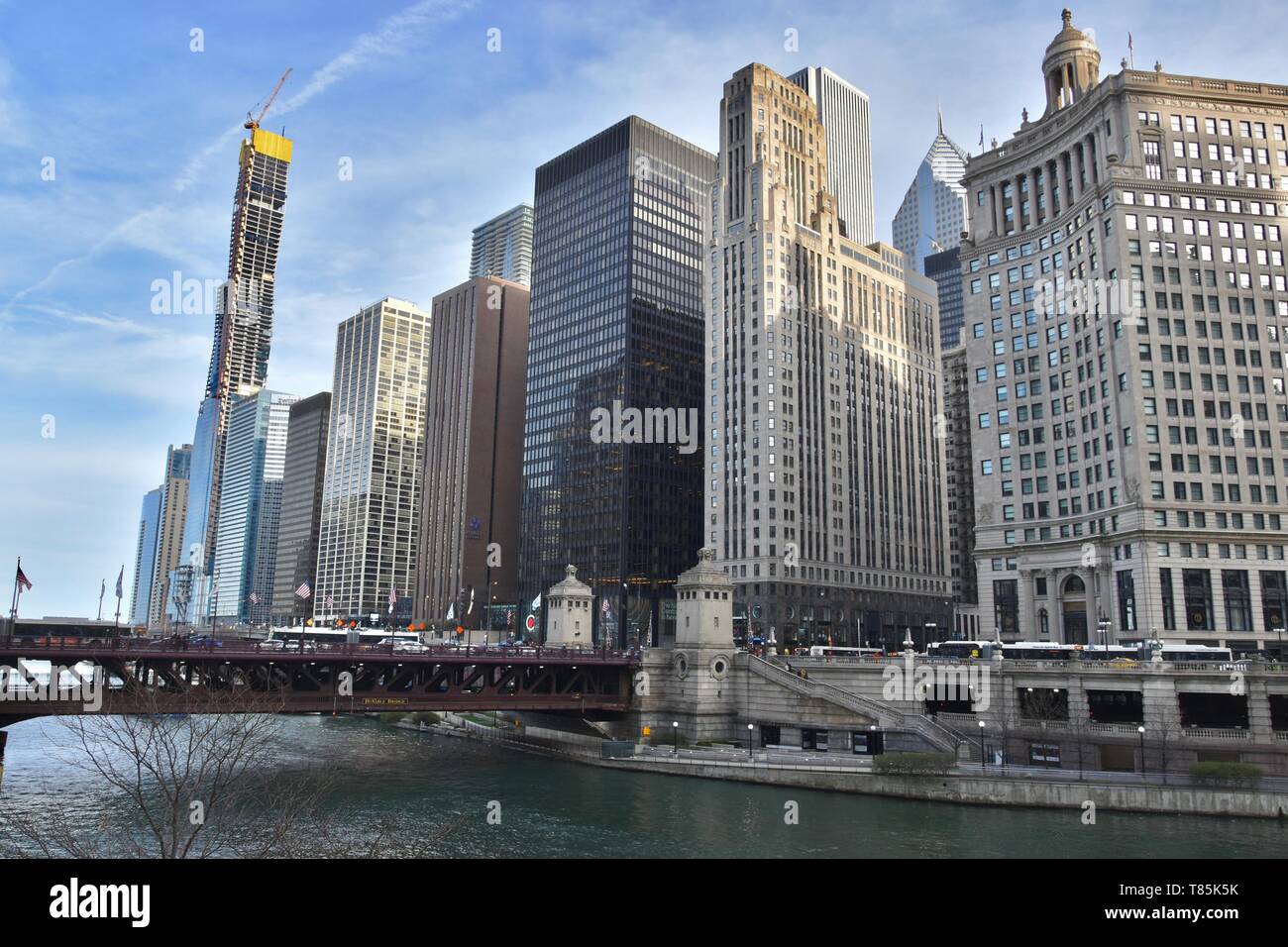 Vista Tower, the third tallest tower in Chicago, under construction ...