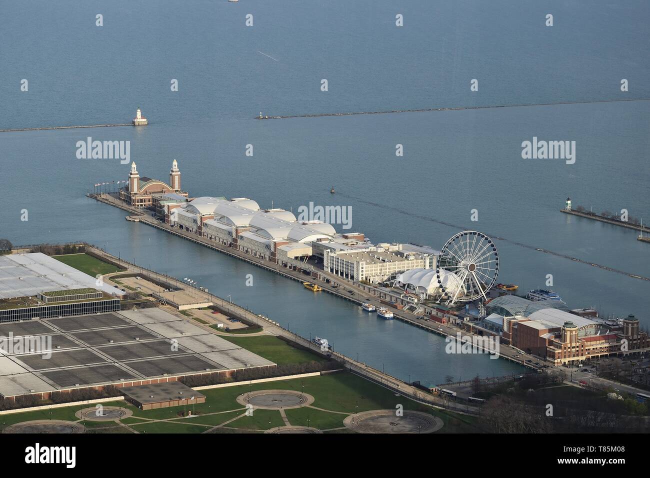 The iconic Chicago Navy Pier in Lake Michigan along the Chicago ...