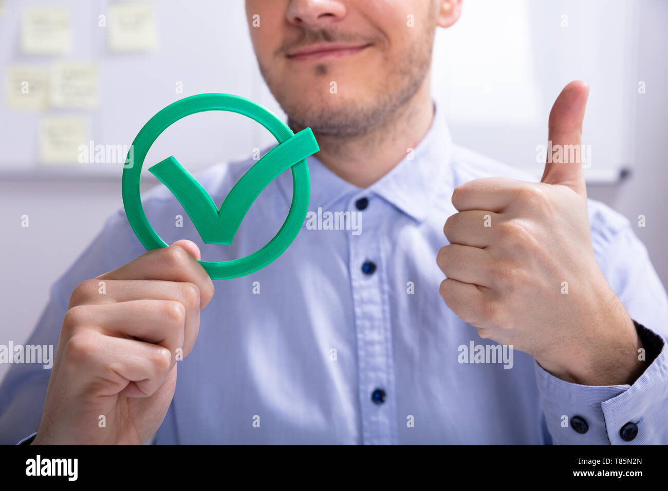 Circle shape check mark green hi-res stock photography and images - Alamy