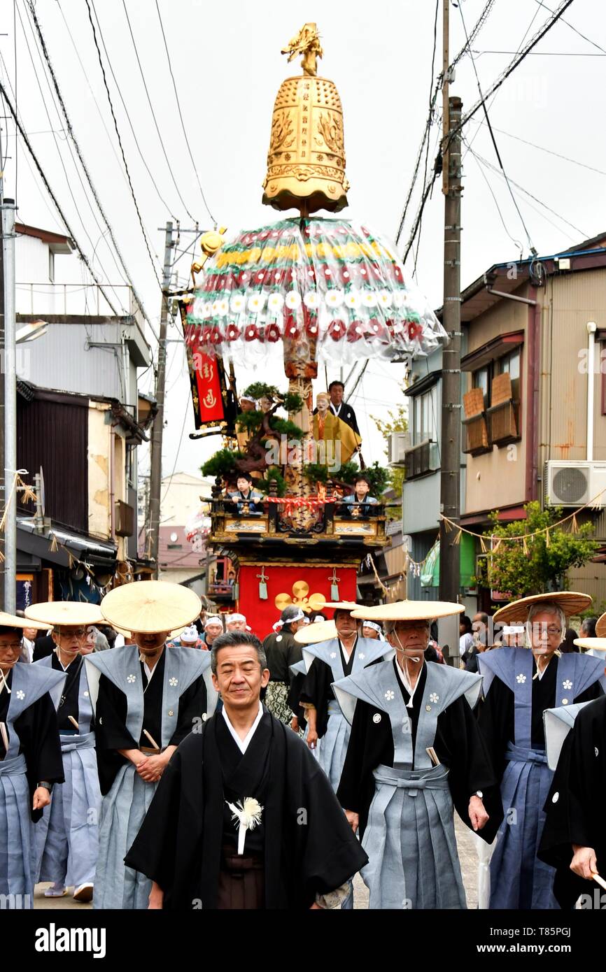 Traditional floats and parade with costumes at Mikurumayama festival in ...