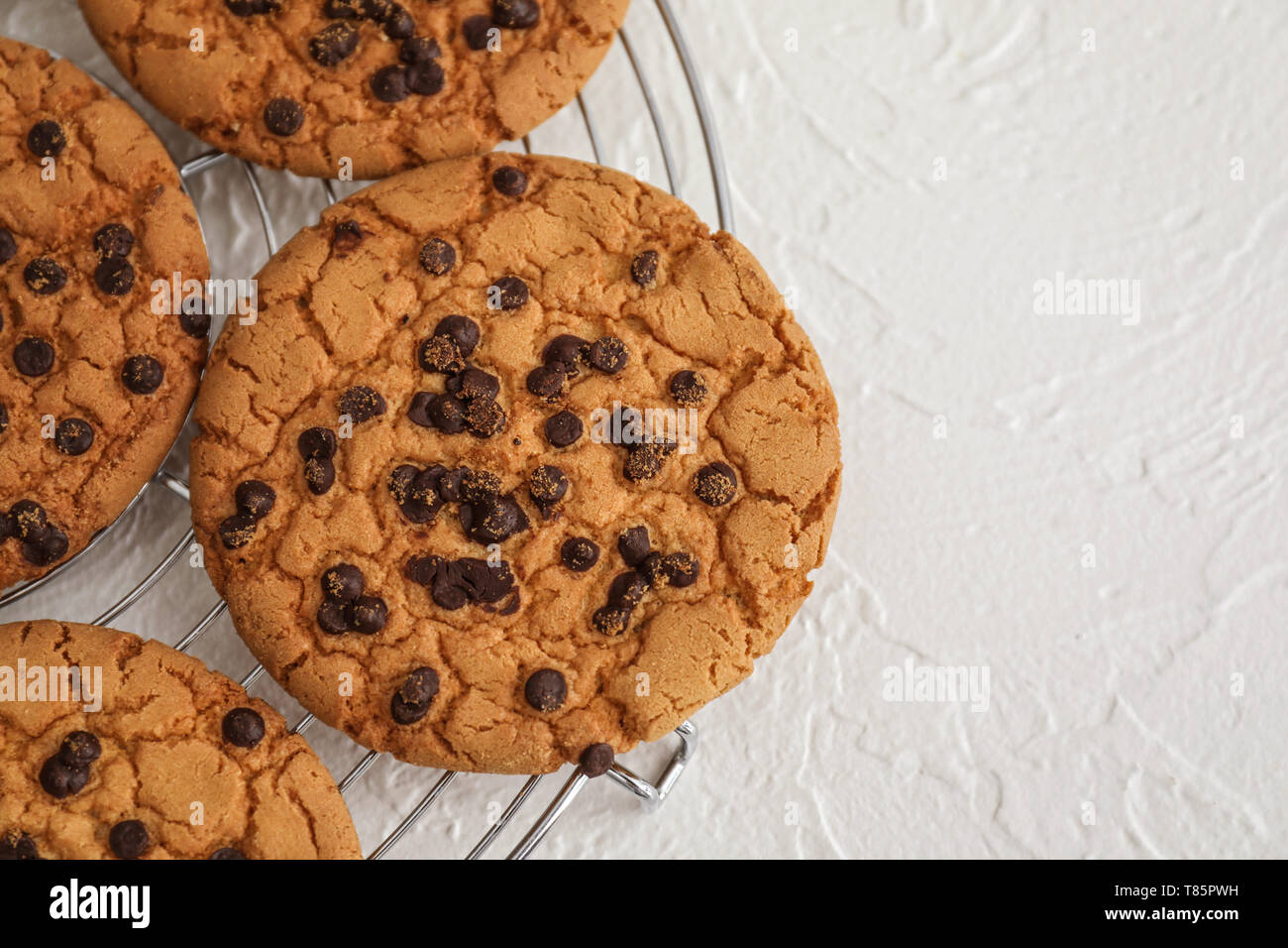 Delicious cookies with chocolate chips on cooling rack Stock Photo - Alamy