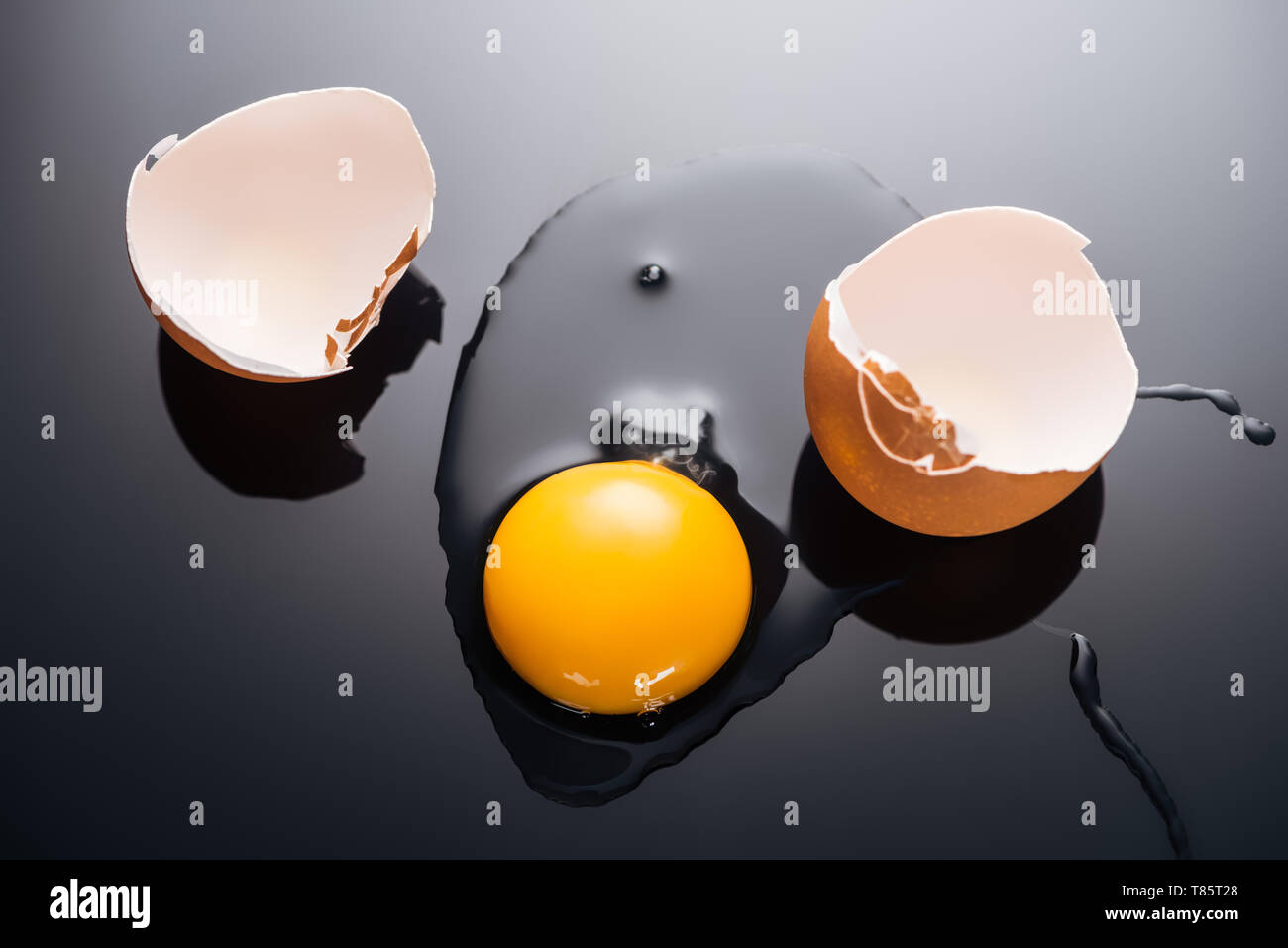 Smashed egg hi-res stock photography and images - Alamy