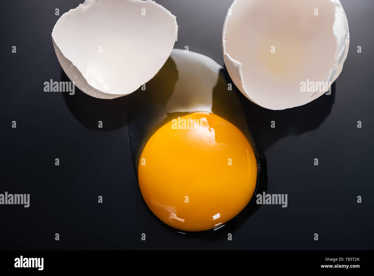 Smashed egg hi-res stock photography and images - Alamy