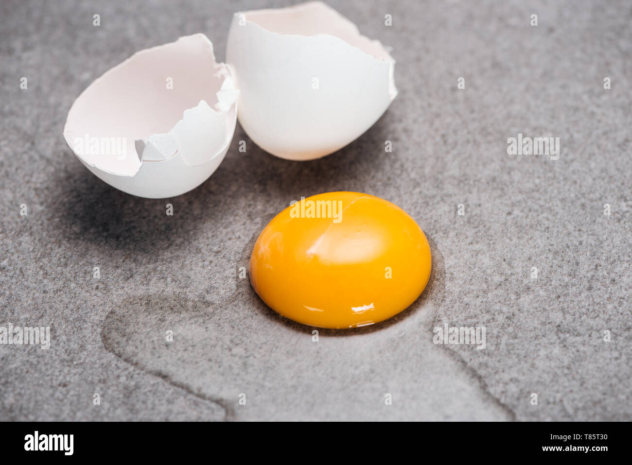 Smashed egg hi-res stock photography and images - Alamy