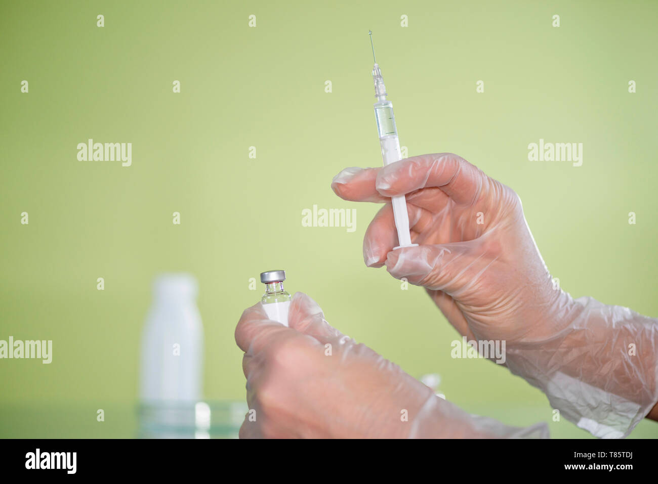 Syringe needle injection preparation nurse hi-res stock photography and ...